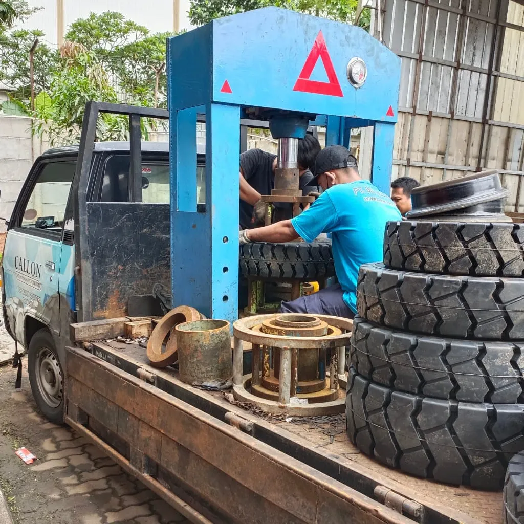 Jual ban forklift